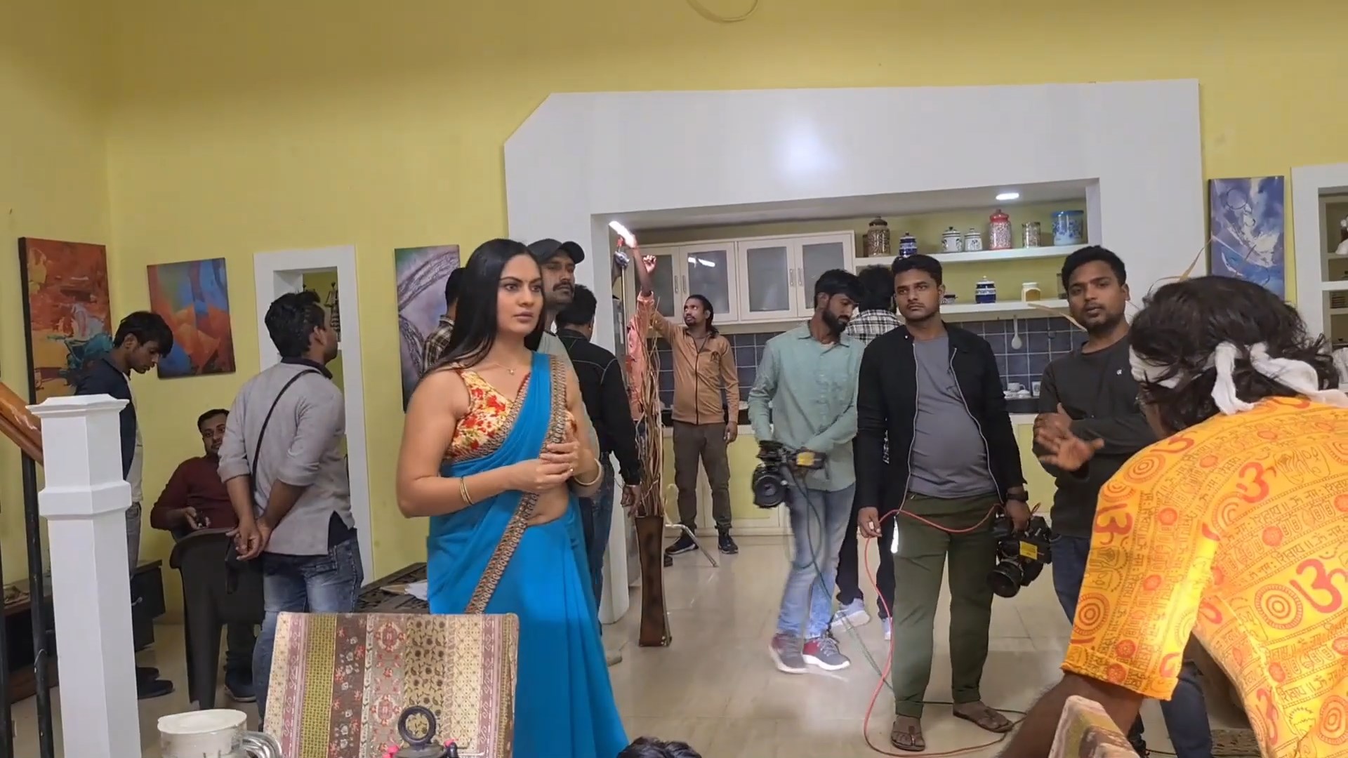 Chubby Anamihaa Singh Sexy Big Open Deep Navel Show in sleeveless saree ...