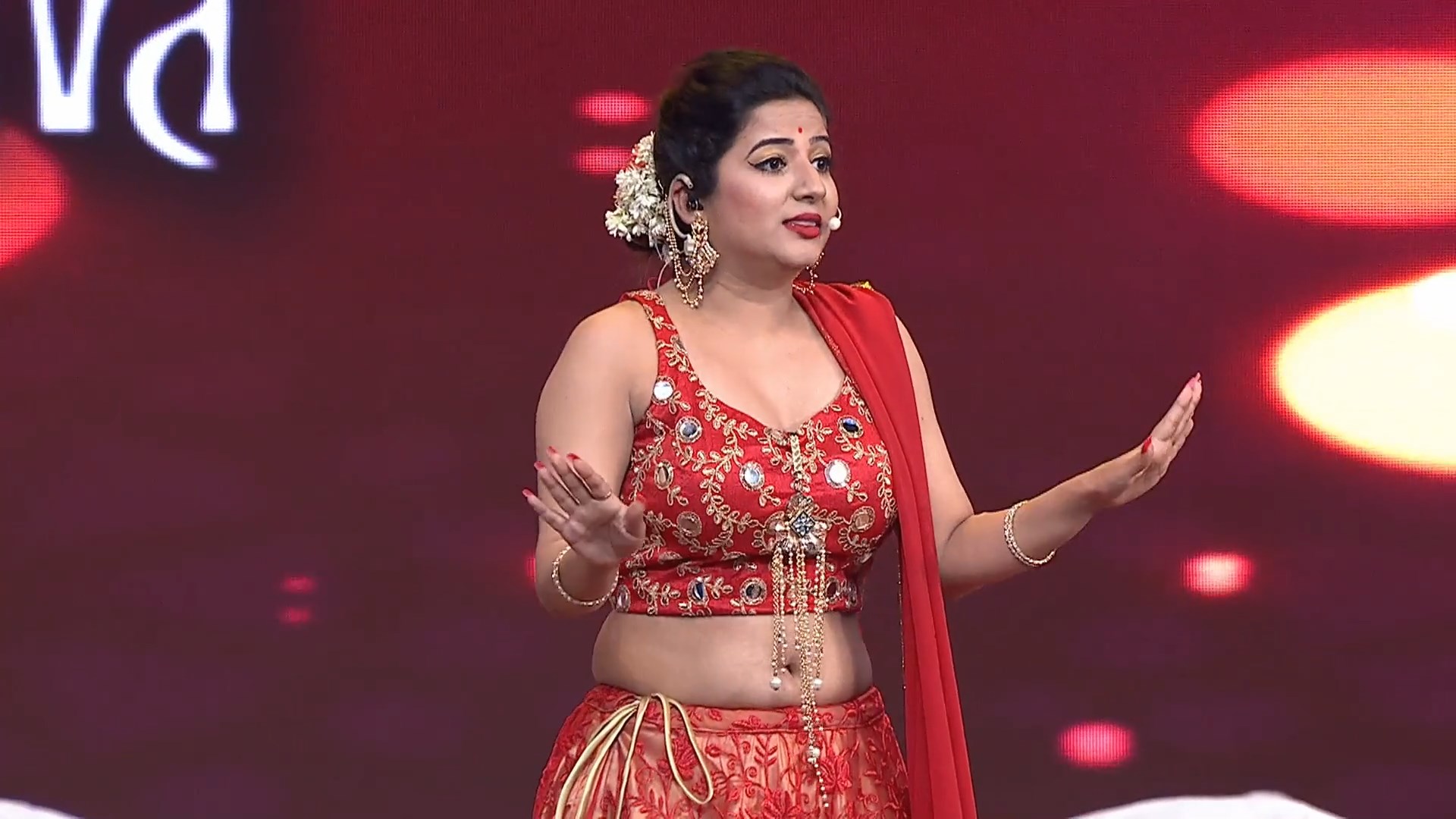 Kannada TV Anchor Anushree Big Deep Open Navel Show mp4 snapshot 00 24 ...