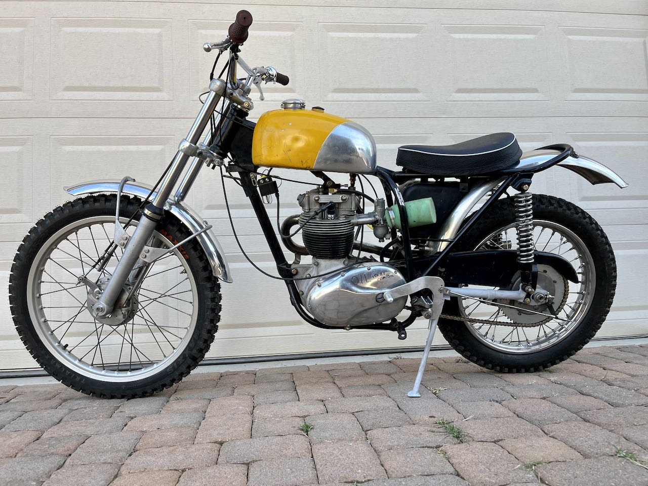 B40 dry build w fenders left side — Postimages