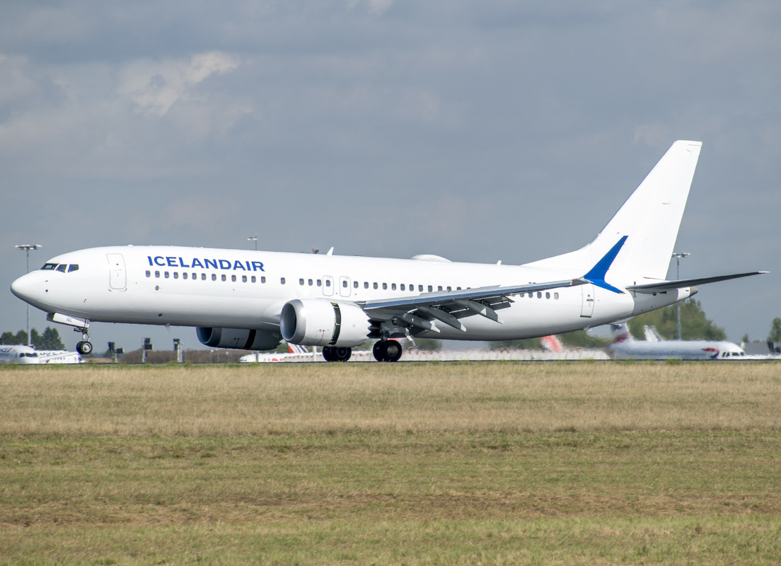 Icelandair B73 M8 5 — Postimages