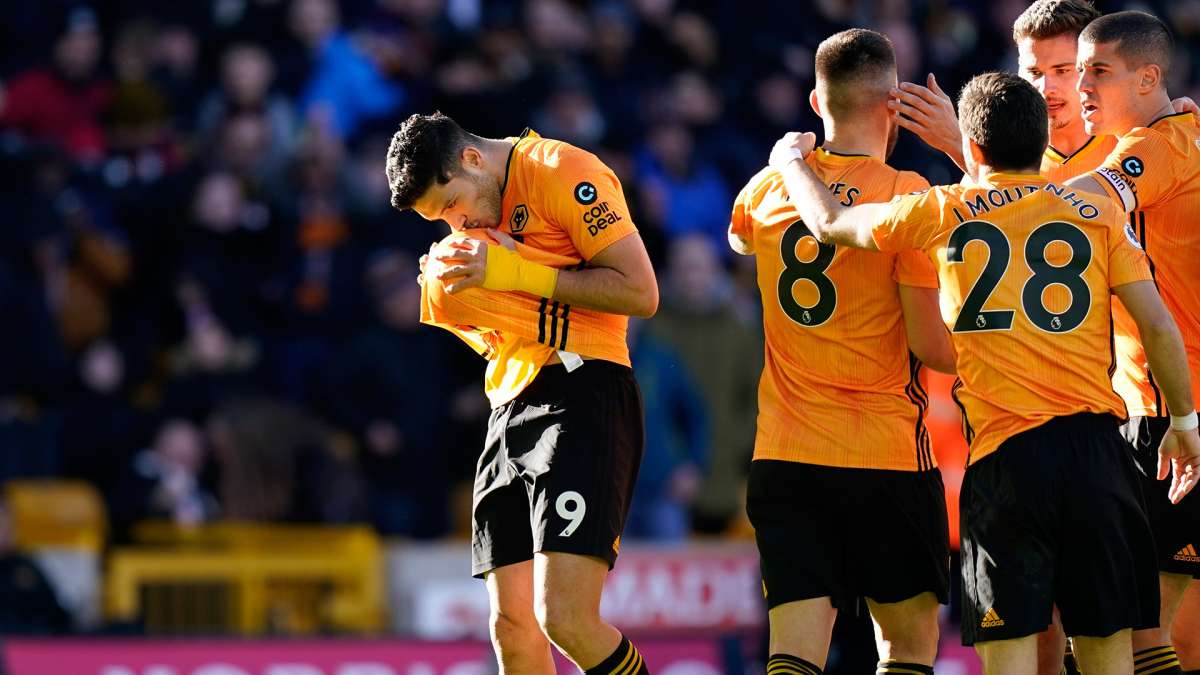 Fuerte incendio en el estadio de los Wolves deja daños considerables ...