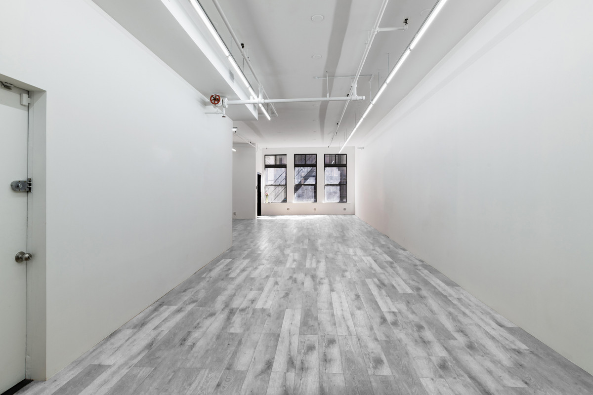 white floor — Postimages