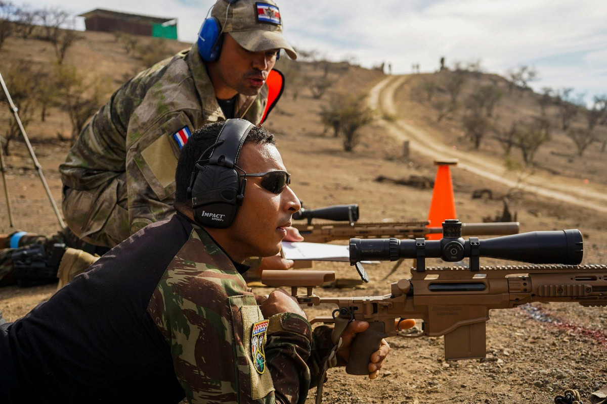Fuerzas Comando Chile Sniper Event A049 — Postimages
