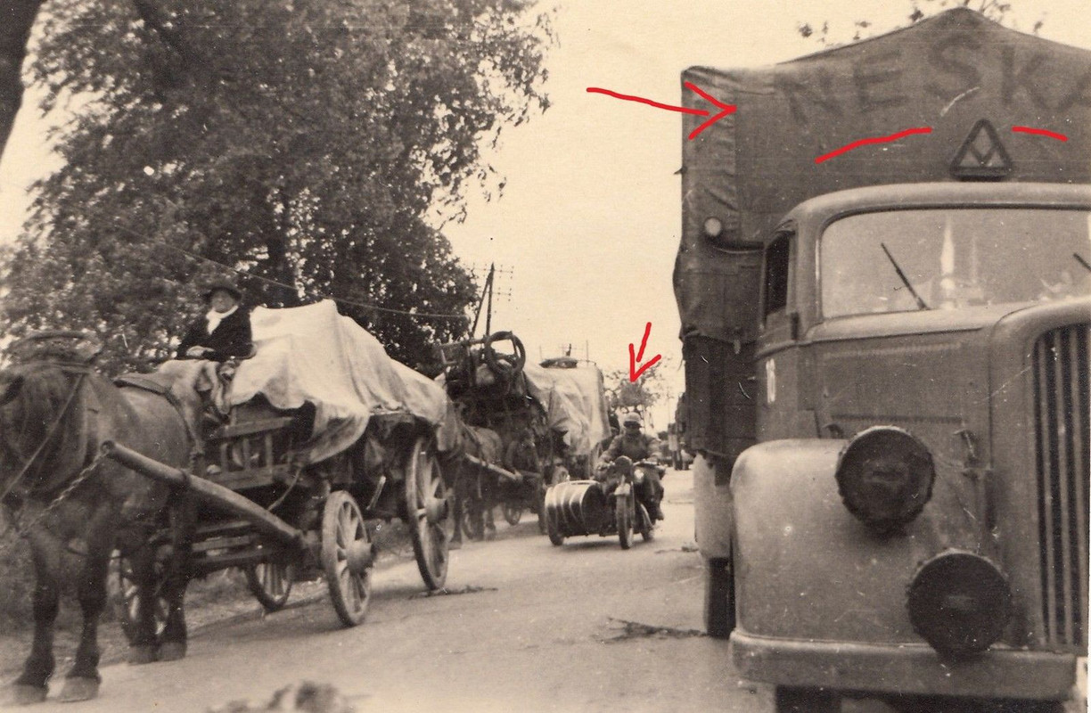 Ex civilian Opel Blitz with V triangle and foglights — Postimages