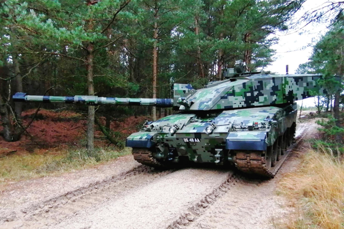 challenger 2 in digital camored — Postimages