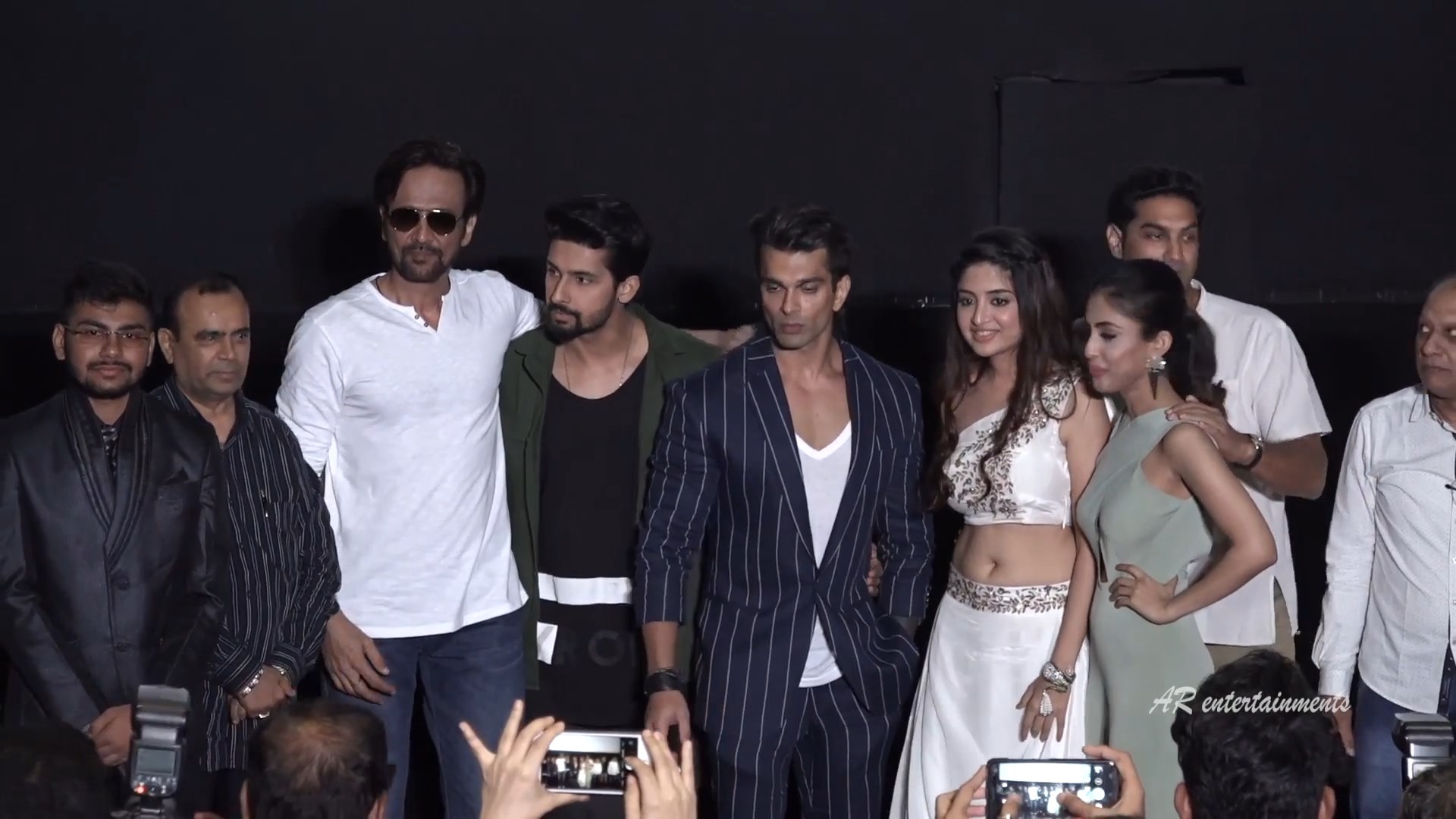 Beautiful Poonam Kaur Deep Navel Show mp4 snapshot 02 02 366 — Postimages