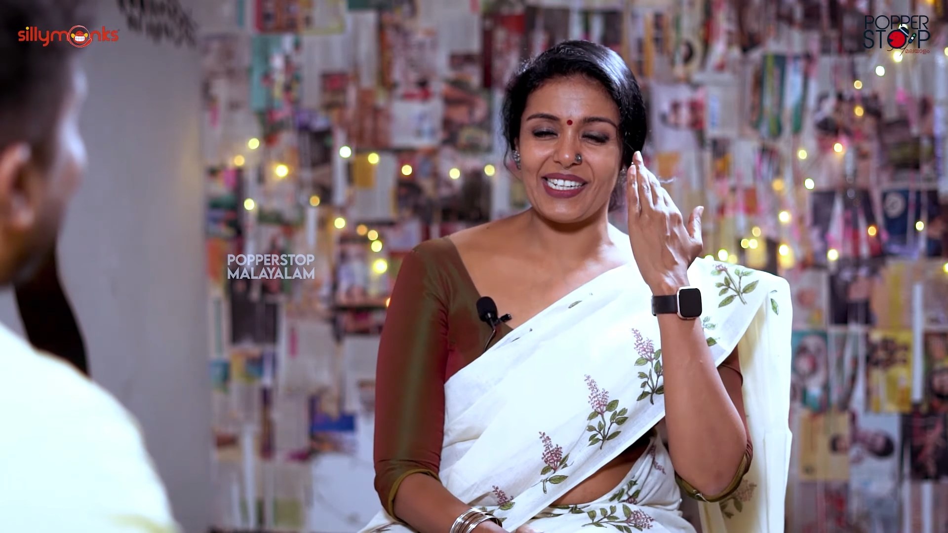 Sandhya Mohan Navel shile on interview mp4 snapshot 00 22 694 — Postimages