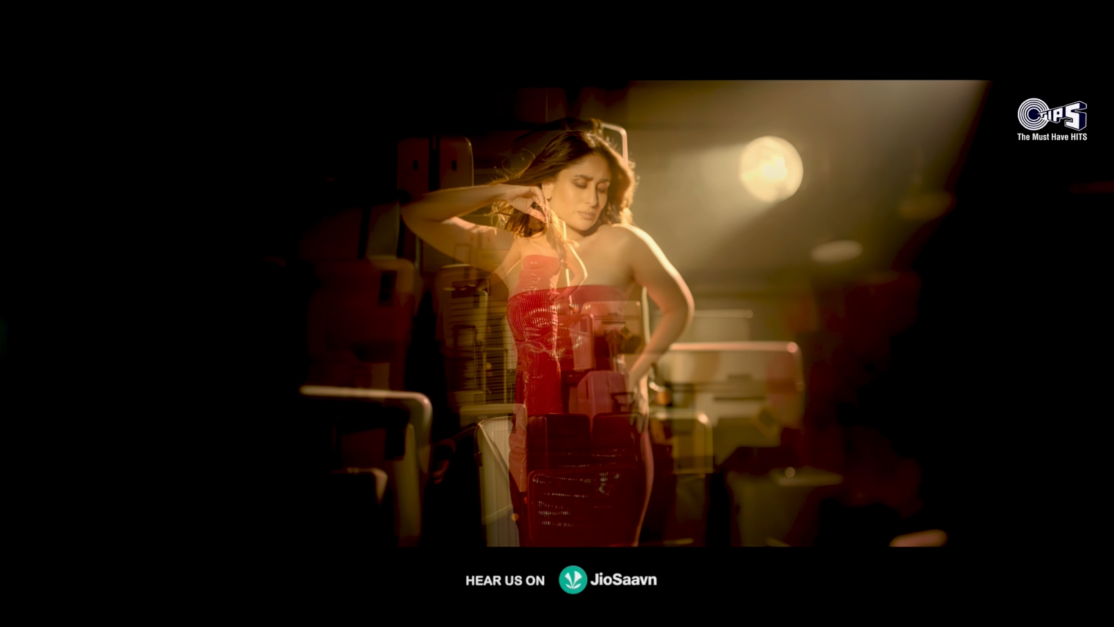 Naina Crew Only Kareena Kapoor Khan, Tabu, Kriti Sanon No Other 4k mp4 snapshot 00 36 804 [2024 ...