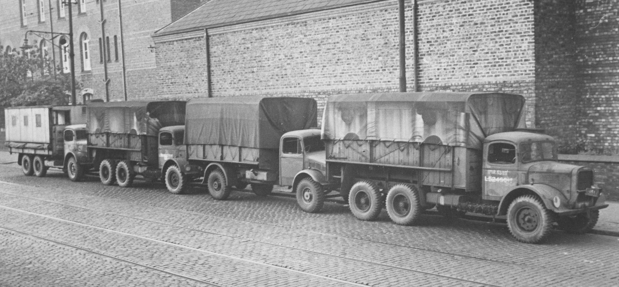 Austin K6 wooden well type body trucks and Bedford OYD — Postimages