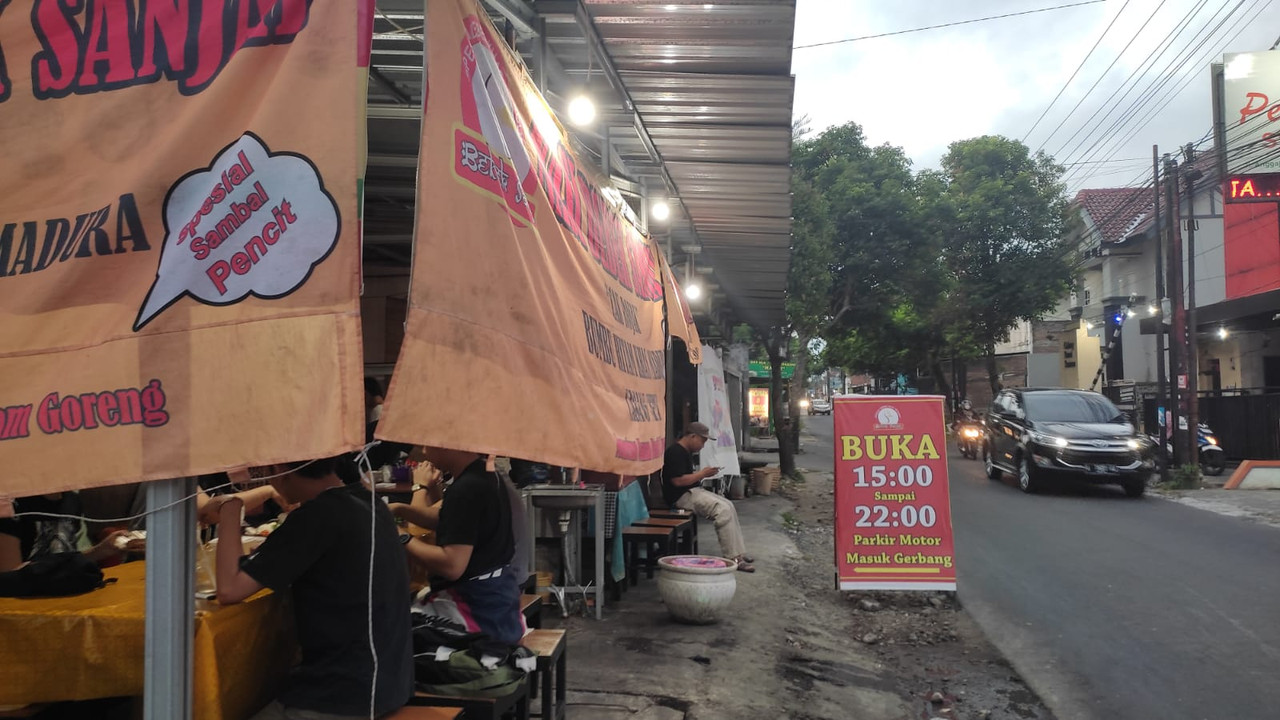 Nasi Bebek Sanjay Sajikan Bebek Bumbu Hitam Khas Madura, Pilihan Makan ...