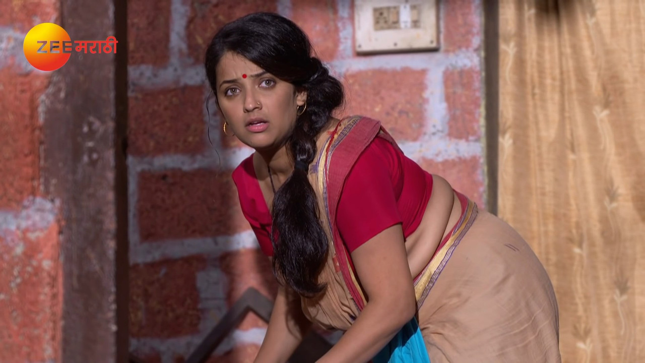 Voluptus Apurva Nemlekar Sexy Tummy, Big Ass scenes from Ratris Khel ...