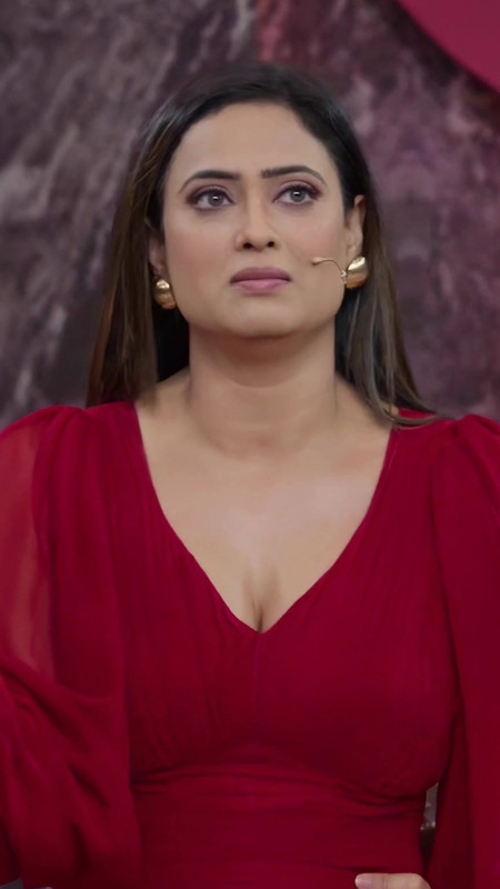 Shweta Tiwari Clips From The Great Indian Kapil Show S02 E04 000019 — Postimages