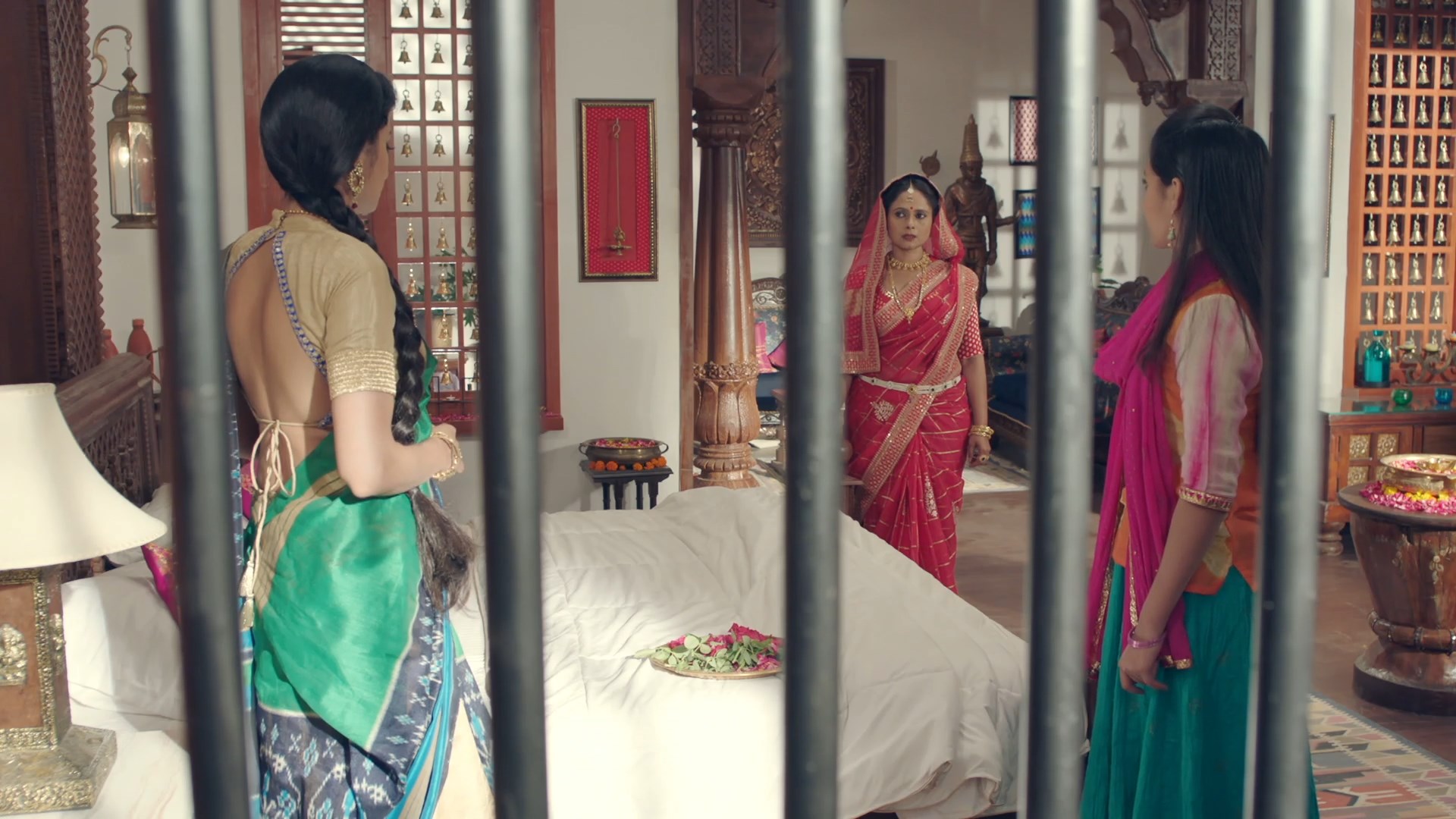 Hot Backless of a Beautiful Aunty from Serial m4v snapshot 01 16 374 — Postimages