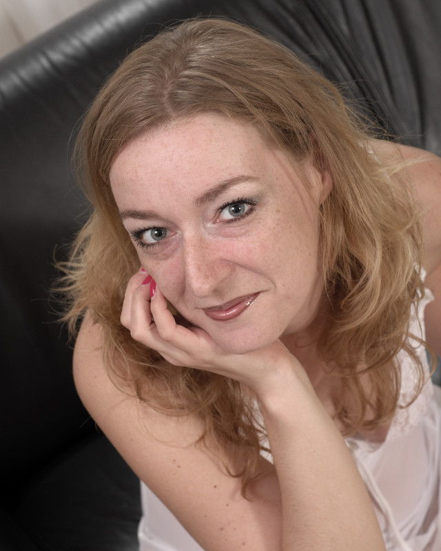 Laura 07 — Postimages