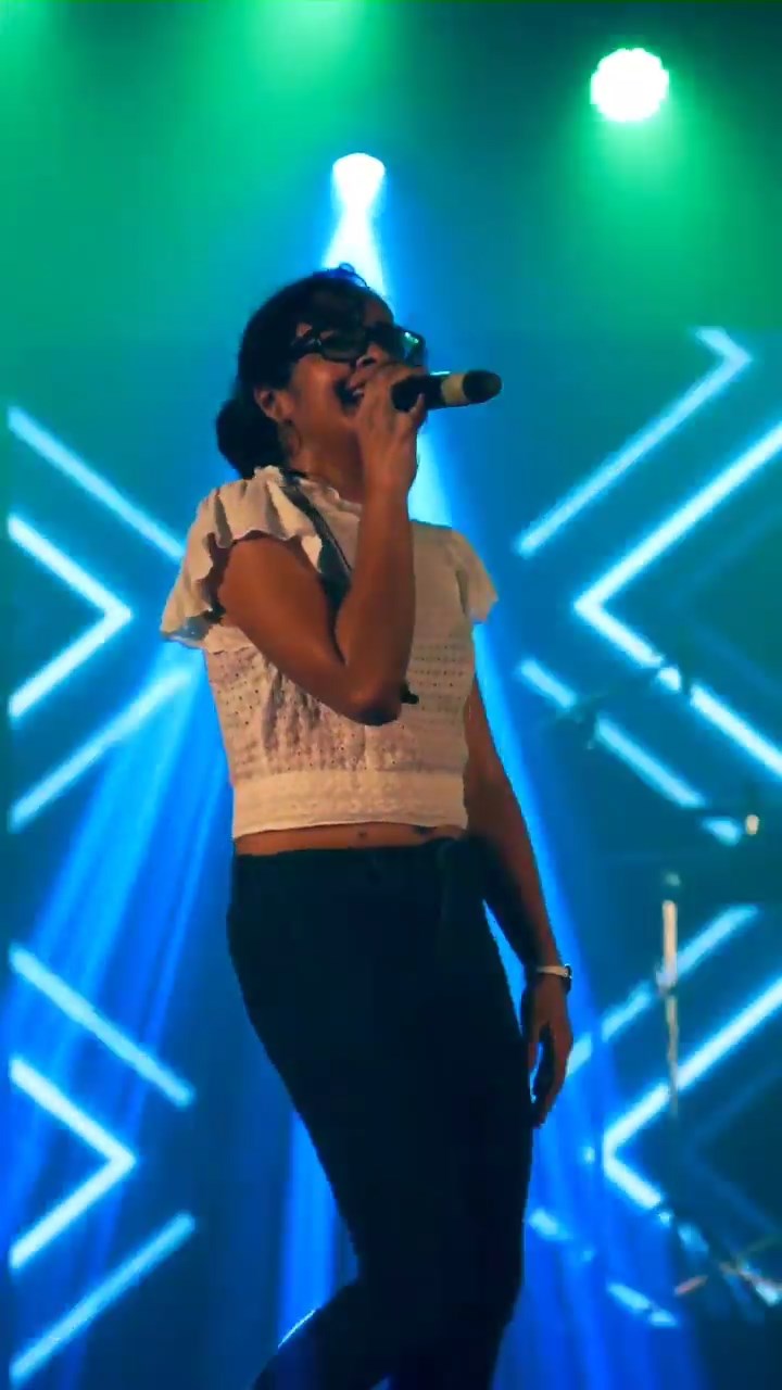 Anju Joseph First time clear Open Navel show while performance mp4 snapshot 00 20 841 — Postimages