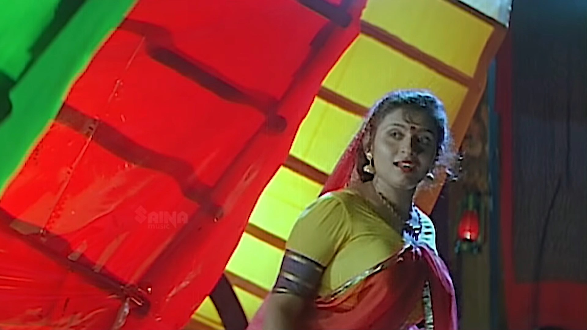 Suchitra Huge Boobs and rare navel show mp4 snapshot 00 18 660 — Postimages