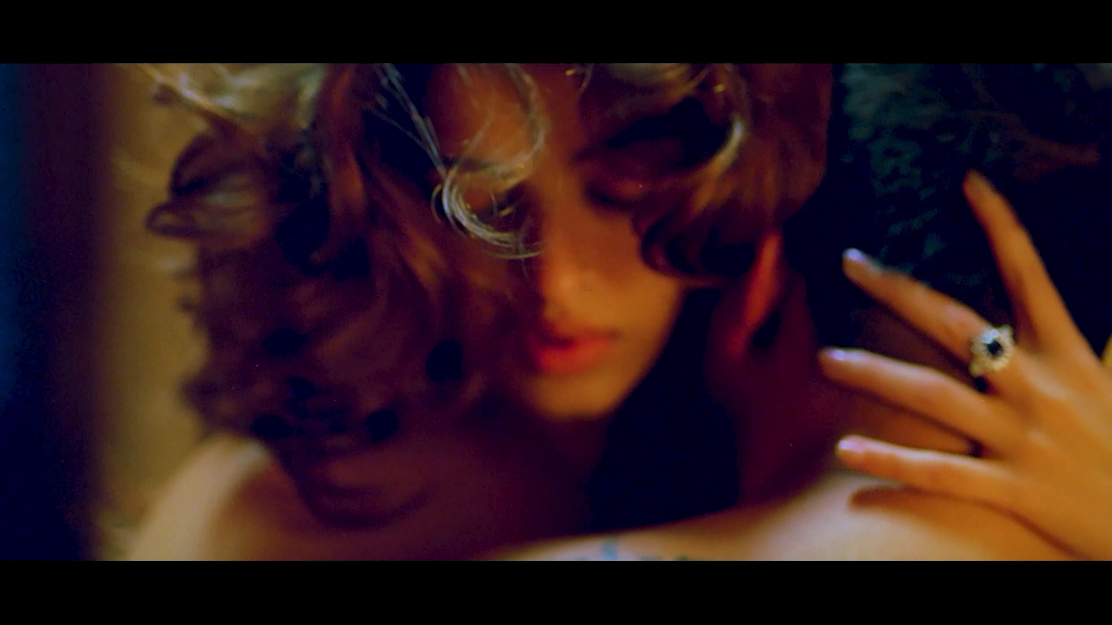 Aishwarya Rai Hot Song 02 Shabd (2005) 4 K mp4 snapshot 02 05 [2021 01 09 21 29 52] — Postimages