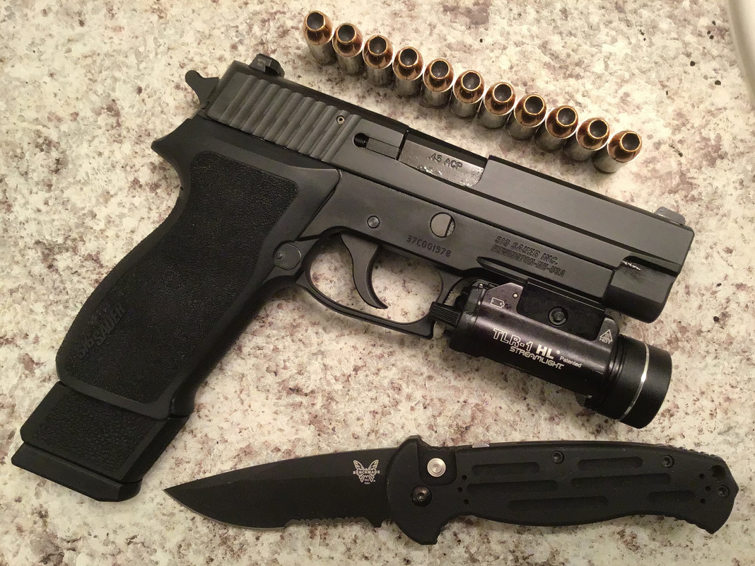Sig Sauer P220 Combat