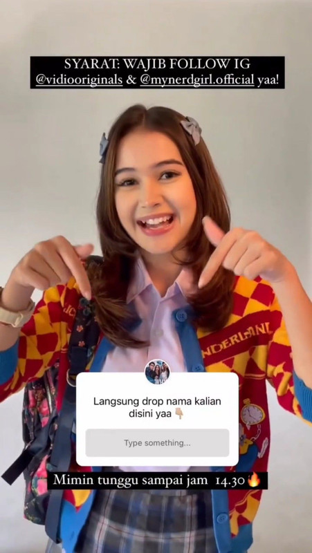 Sandrinna Michelle My Nerd girl 2 010 — Postimages