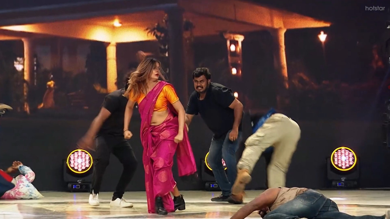 Dilsha Hot Sizzling performance showing navel and boobs in saree asianet awards mp4 snapshot 01 ...