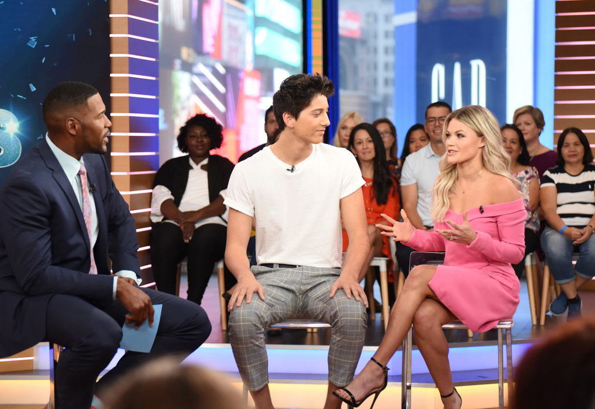 Witney Carson Crossed Legs - Good Morning America - LEGS COOL