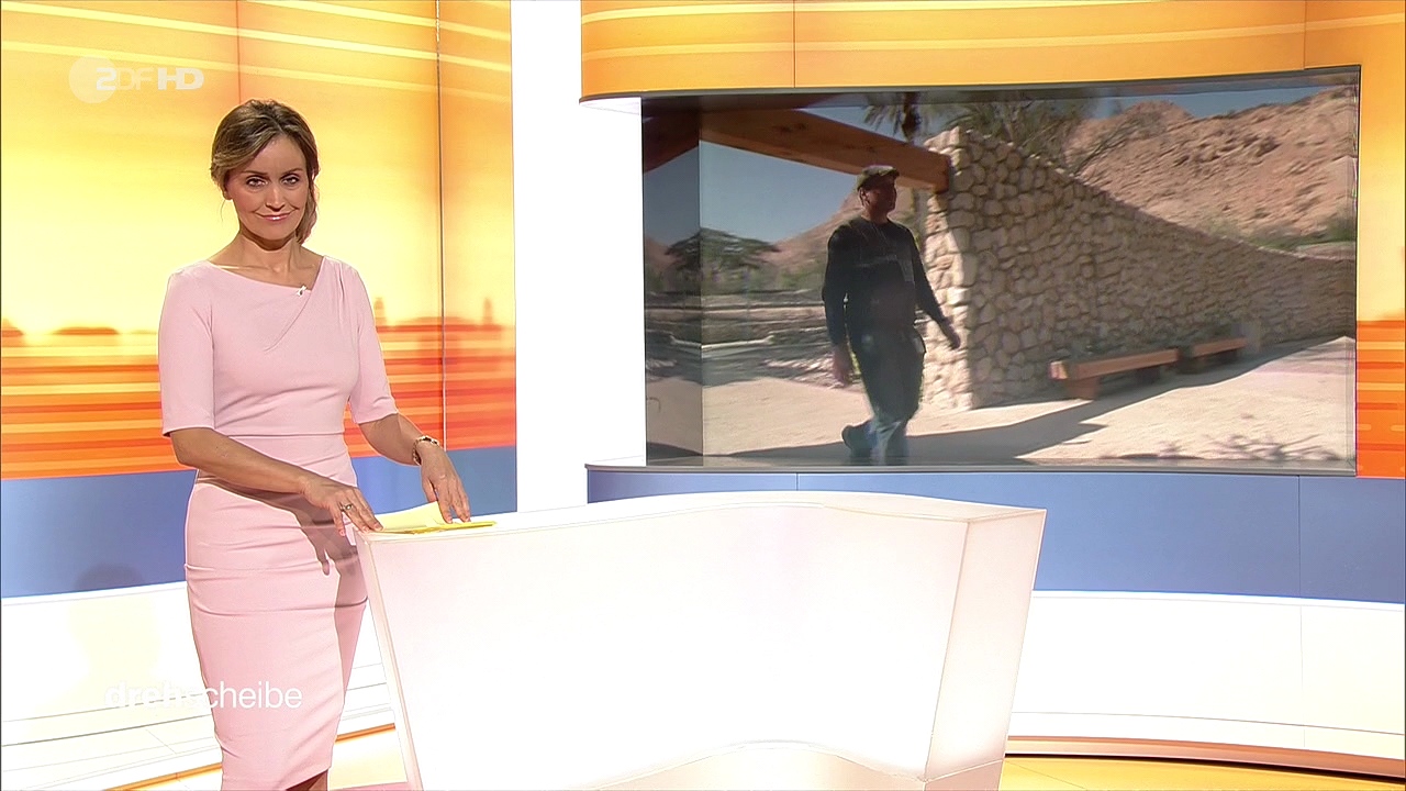 Sandra Maria Gronewald Drehscheibe 03 11 2020 pp 70 — Postimages