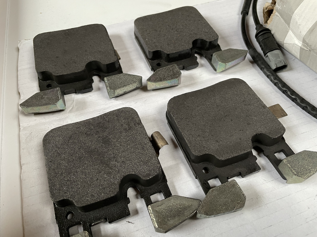 [F80 / F82 / F83] - F8x M3 M4 rear brake pads OEM NEW | The M3cutters