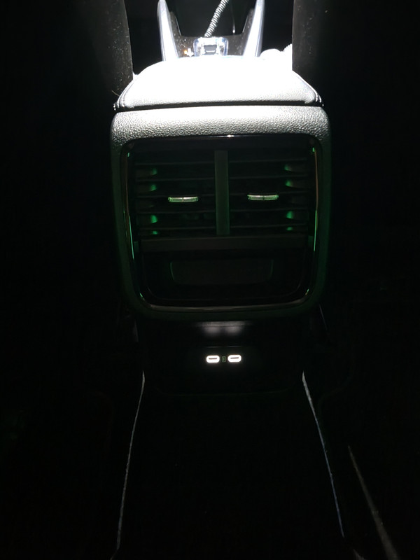 Add rear USB-C connectors - Skoda Octavia Mk4 (2020 > ) - BRISKODA