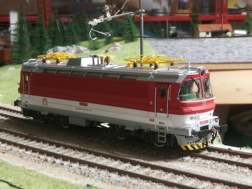 Spur H0 » MY model of BR 240 Slovakia ZSSK Railways in my layout