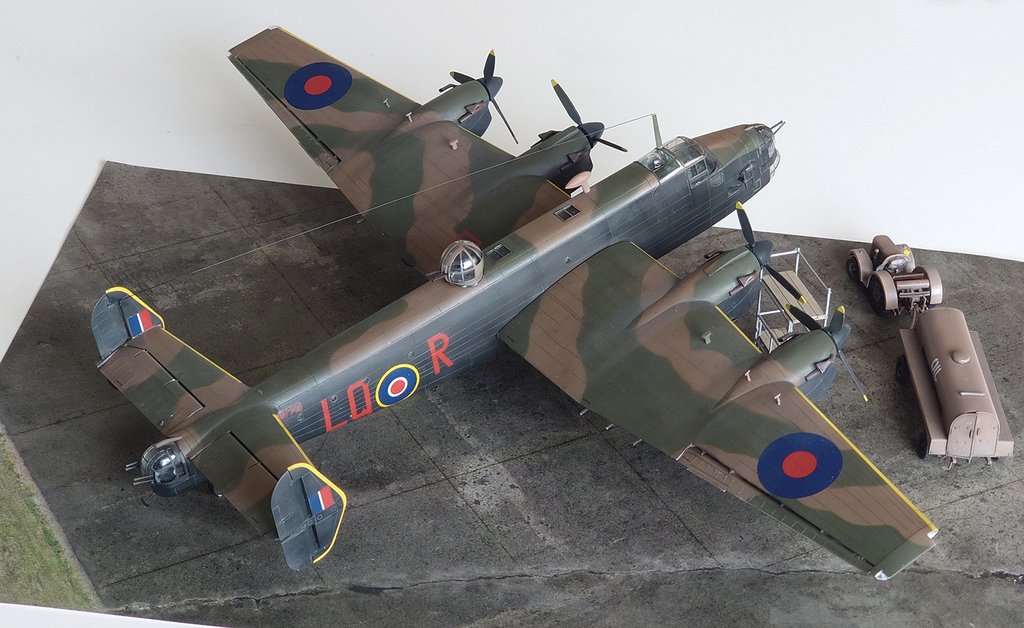 Revell 1/72 Handley Page Halifax B Mk II + Zvezda Hawker Hurricane Mk ...