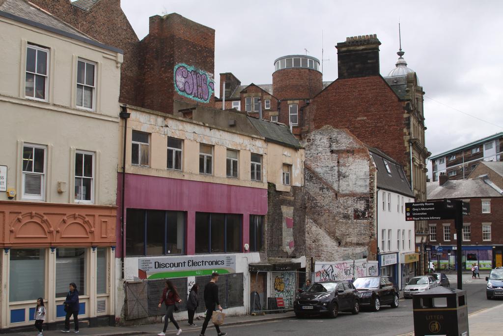 Cross Street, Kard Bar (Tragic fire cost Brian Sandells his life) Re ...