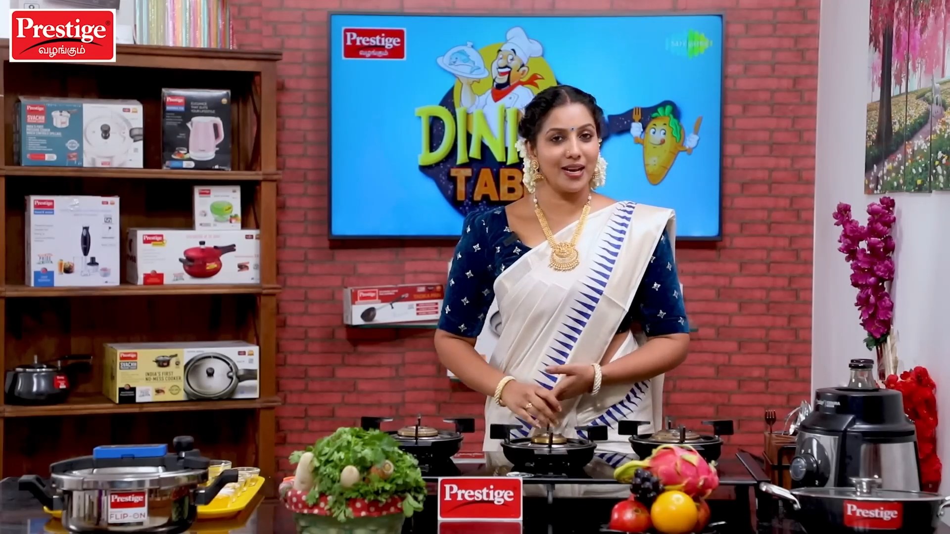 Beautiful Tamil Serial Actress Navel through Transparent Saree mp4 ...