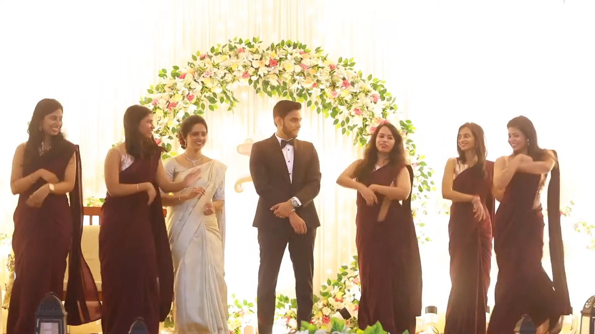 Cute Girls navel during kerala wedding dance webm snapshot 01 42 018 — Postimages