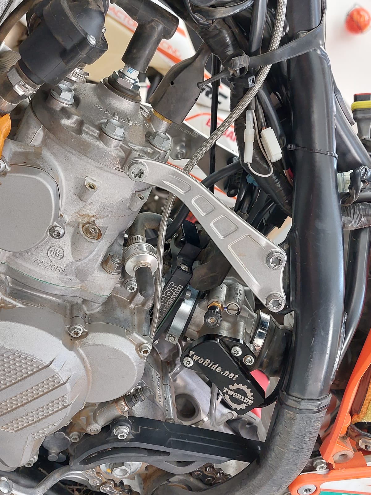 Left side look 1 — Postimages