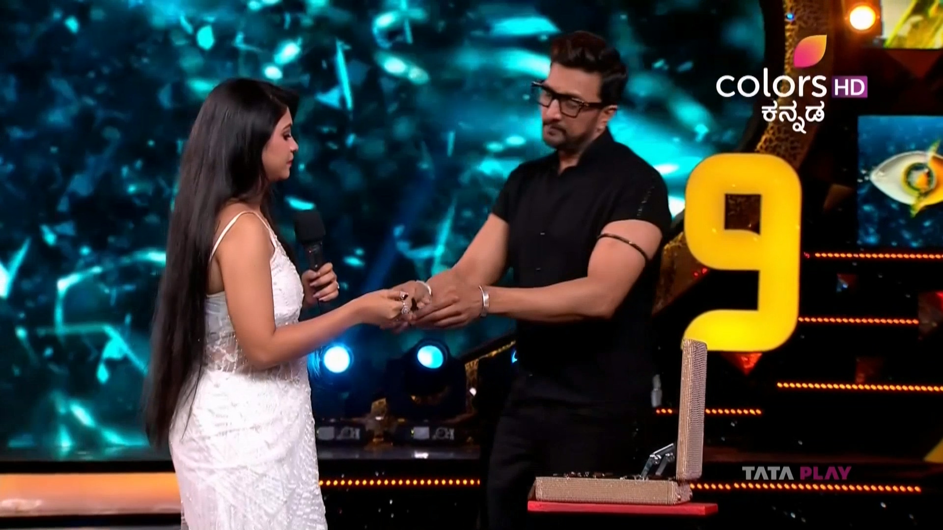 Amulya Gowda Biggboss Entry Perfromance mp4 20221217 083403 696 — Postimages