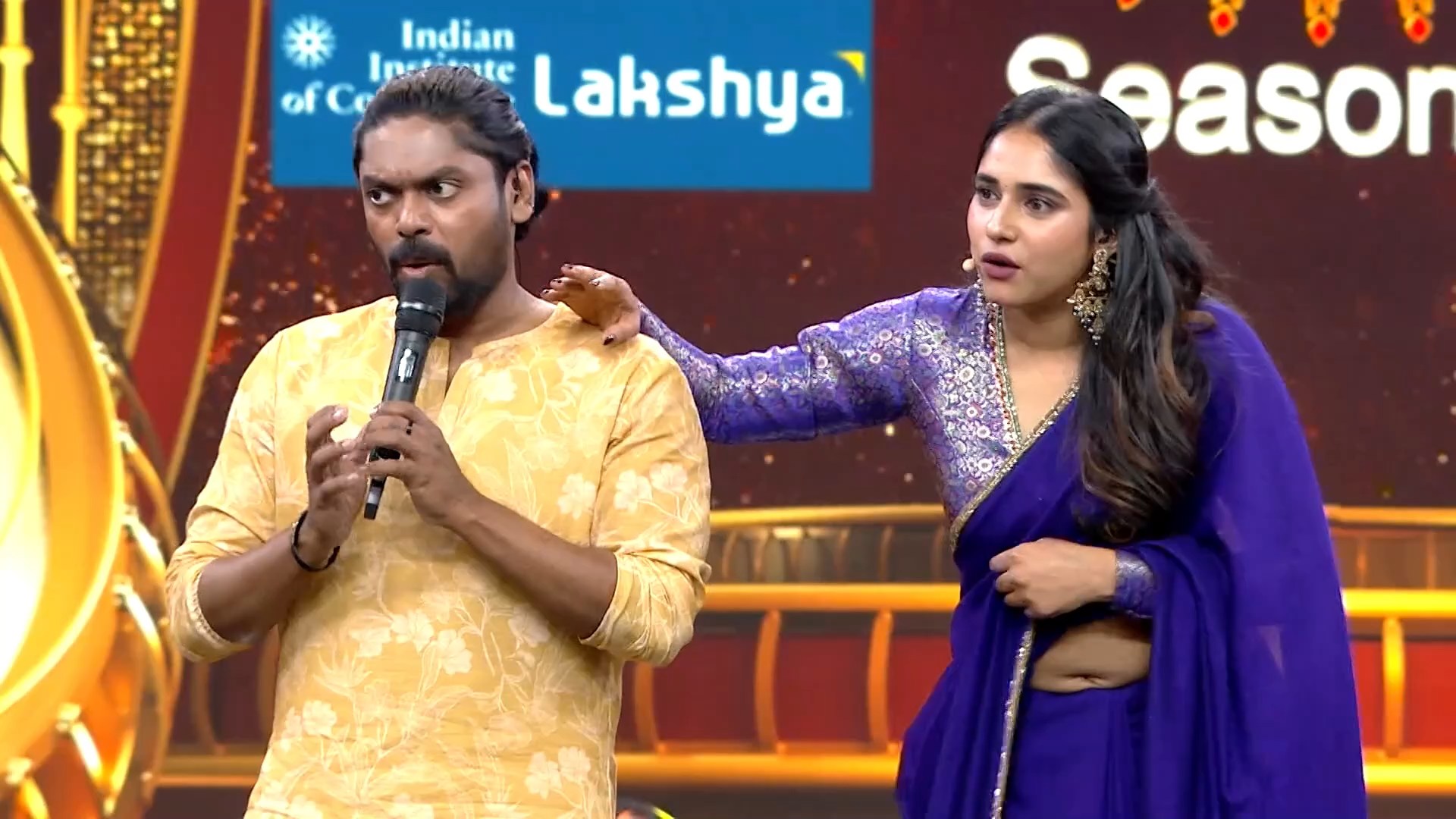 Varsha Ramesh Fleshy Deep Navel Hole in Violetr Saree mp4 snapshot 00 11 475 — Postimages