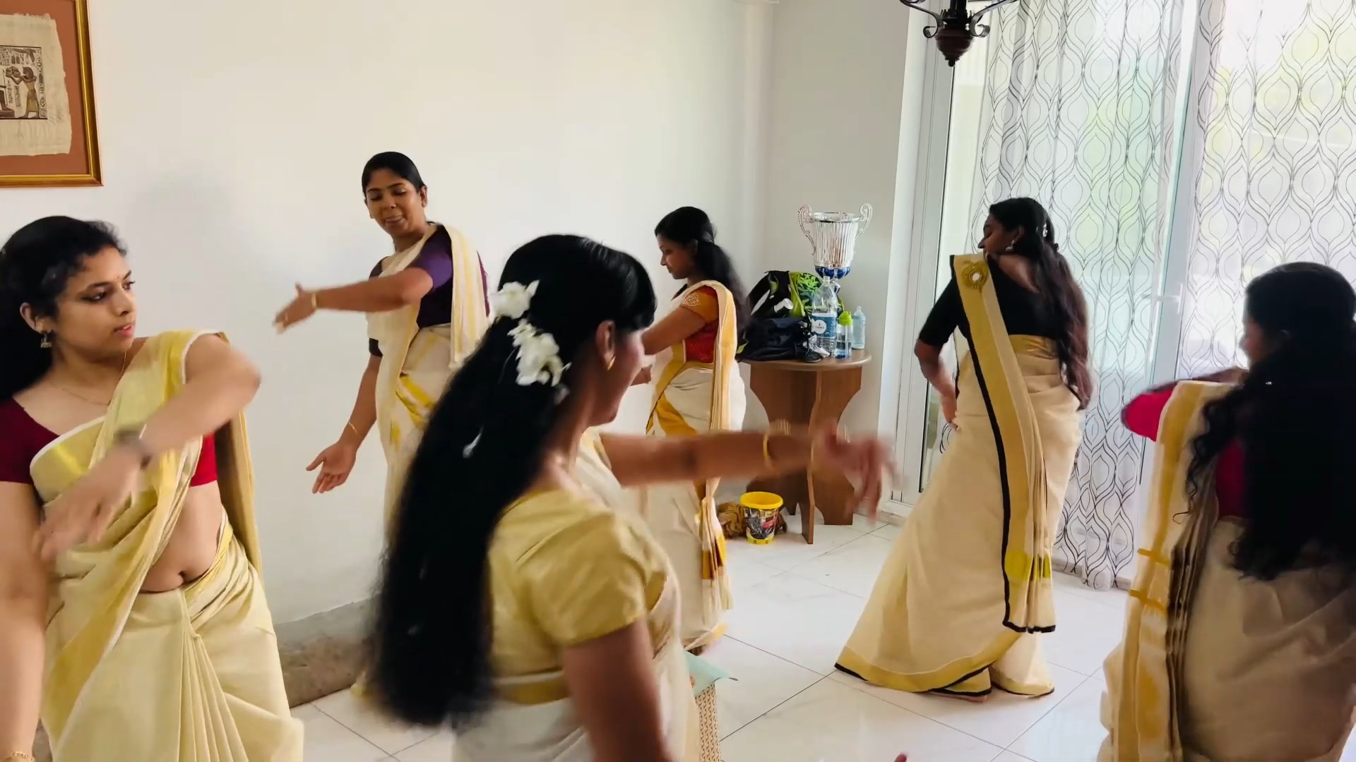 Malayali Lady Big Open Deep Navel Show While Performing ...