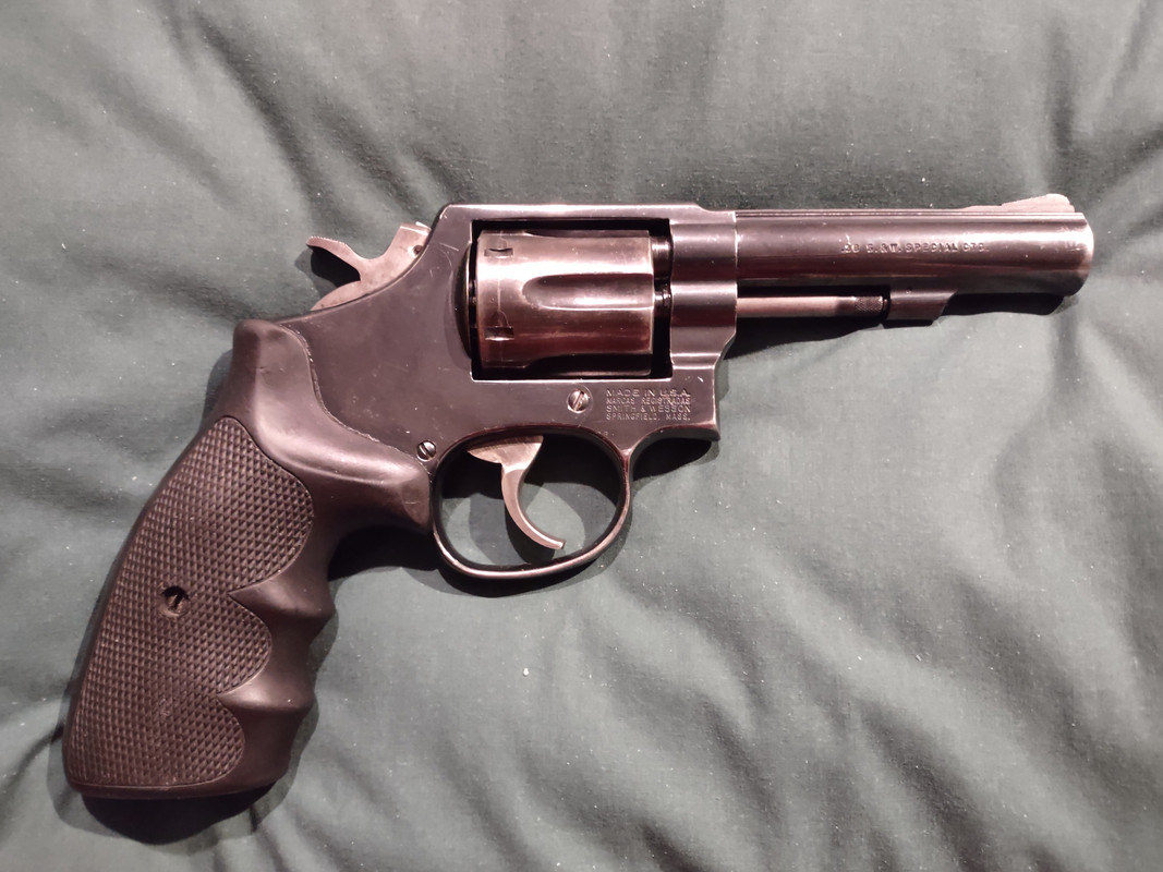 Does anyone here regularly carry a single action revolver as a CCW ...