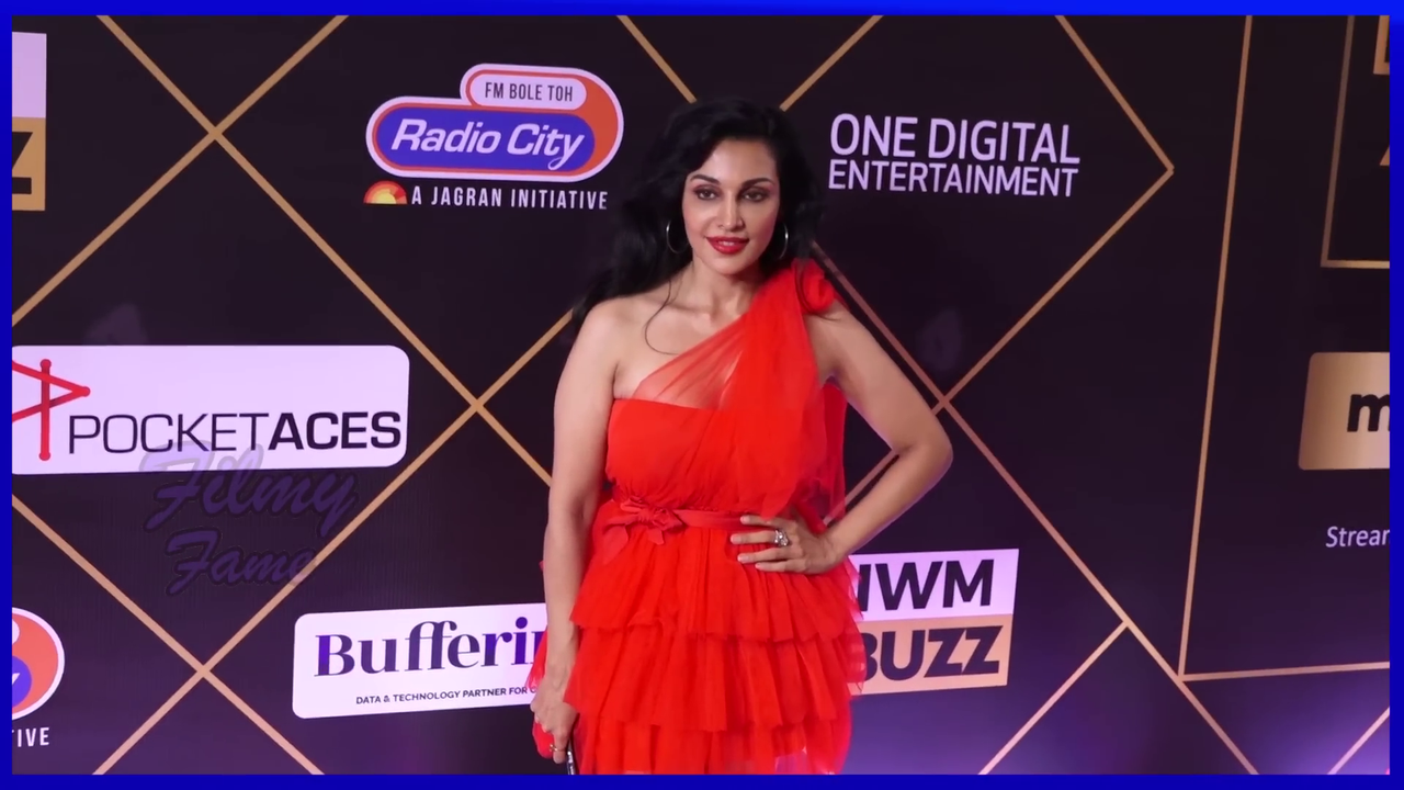 Giorgia Andriani Flaunts Her Impressive Look In Pink Transparent Bodycon Drs 4 — Postimages