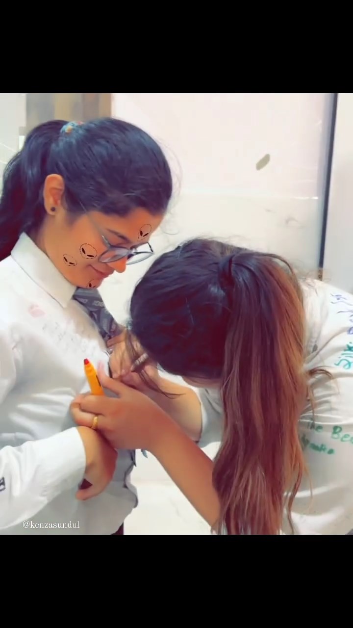 students kissing on boobs mp4 snapshot 00 12 708 — Postimages