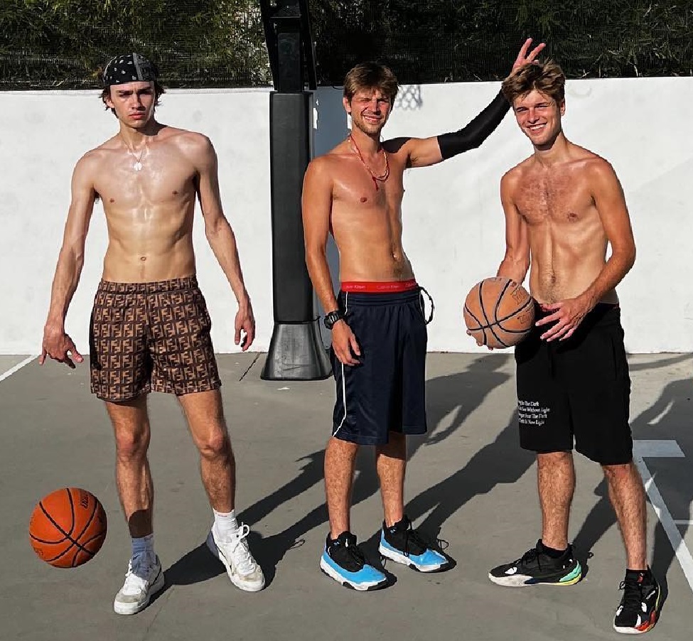 alex lange 1658674262 — Postimages