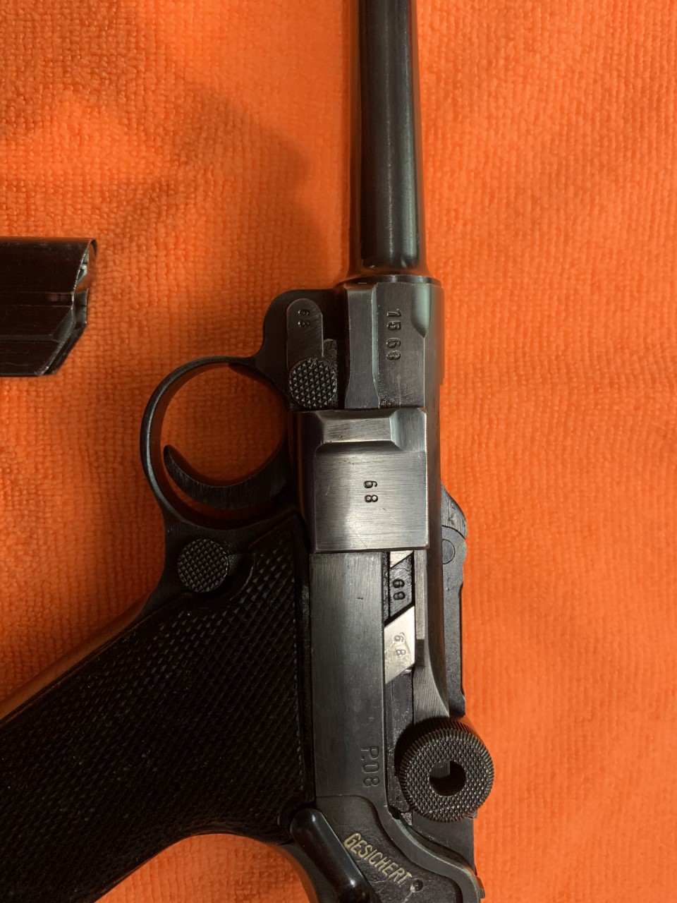 left side full pistol — Postimages