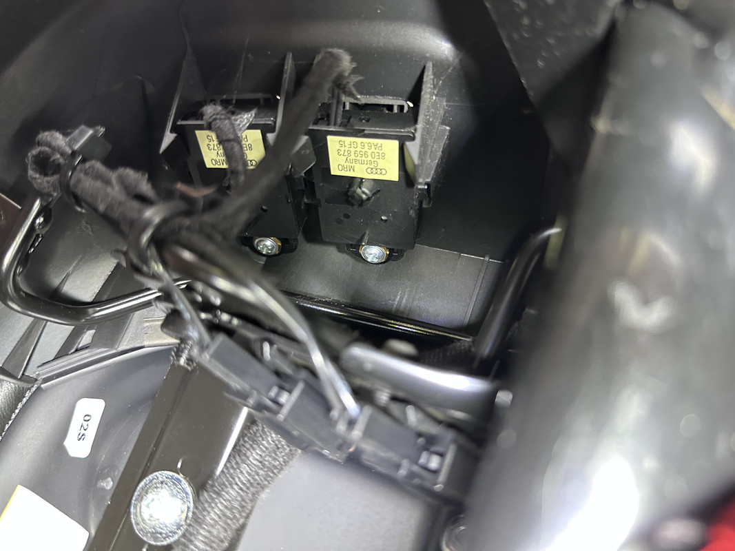 Wingback assembly 12 — Postimages