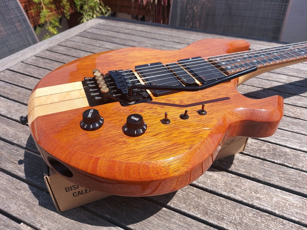 Guit Body Lower Side 010 — Postimages