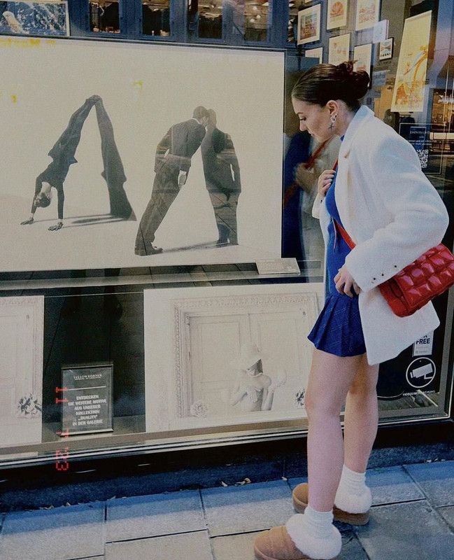 burcuozberkmonaco2 — Postimages