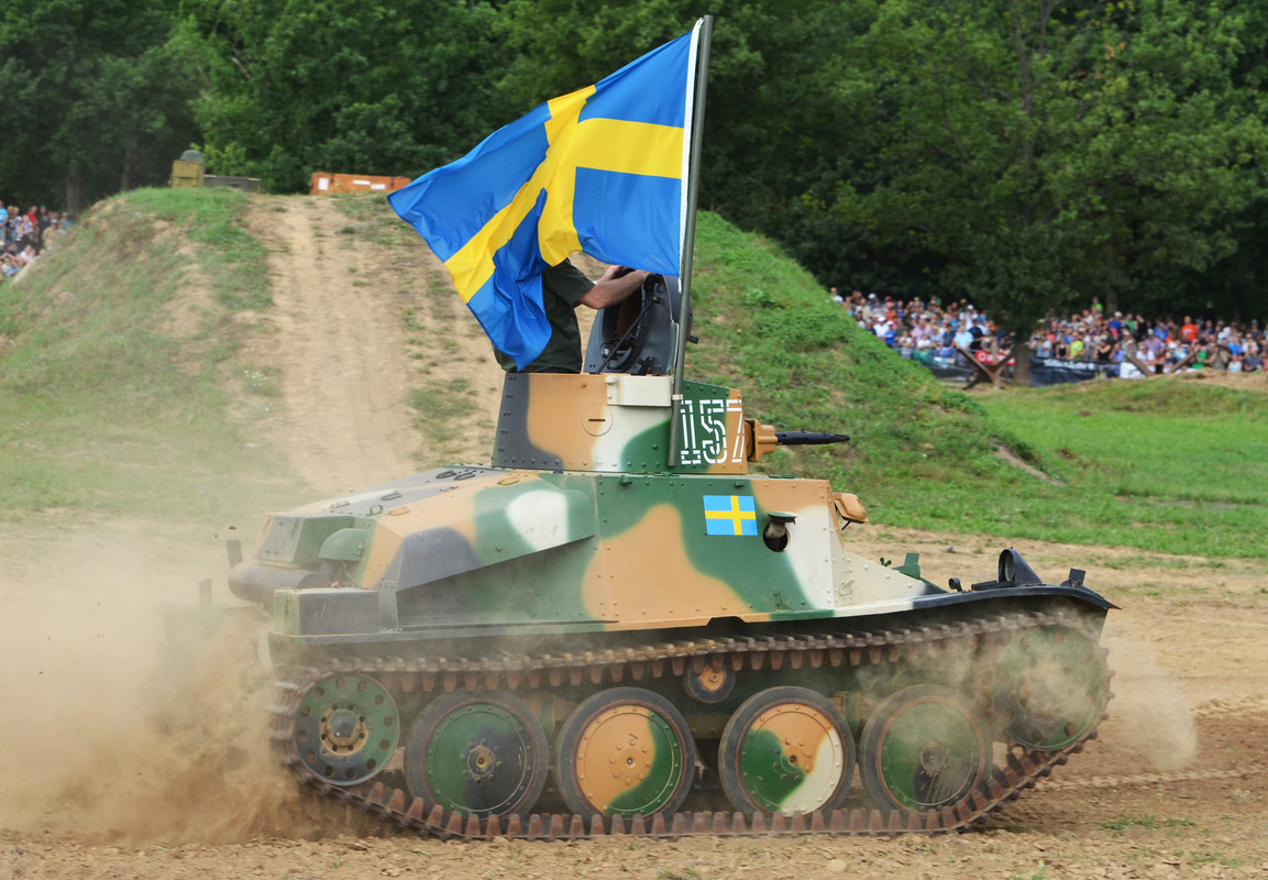 PRAGA AH-IV sv Strv m 37 - Real Armour - Britmodeller.com