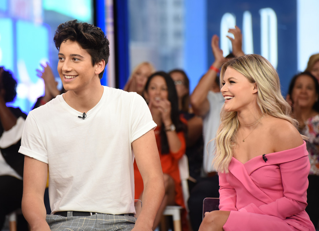 Witney Carson Crossed Legs - Good Morning America - LEGS COOL