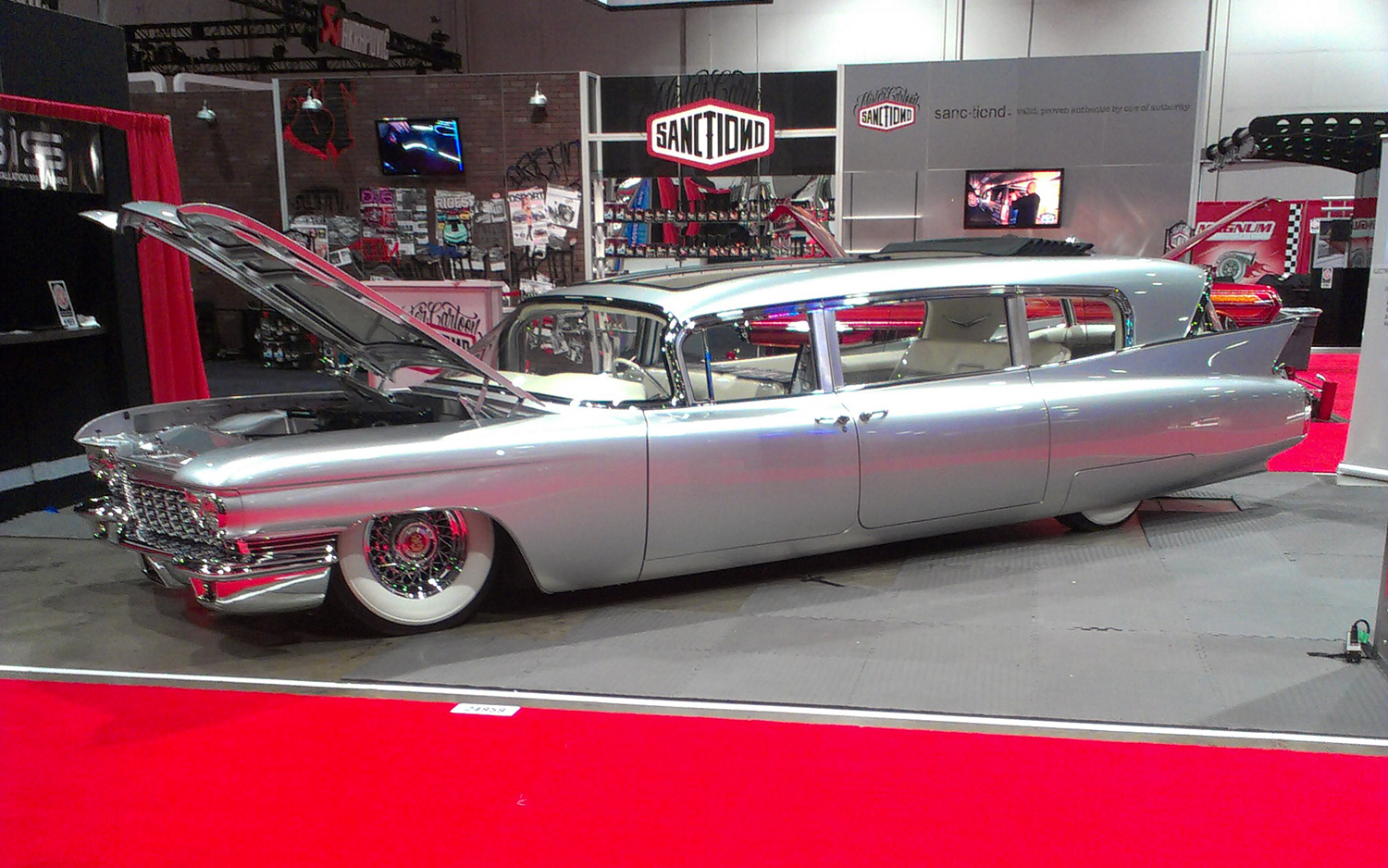 Cadillac stretch wagon front three quarters 1 — Postimages