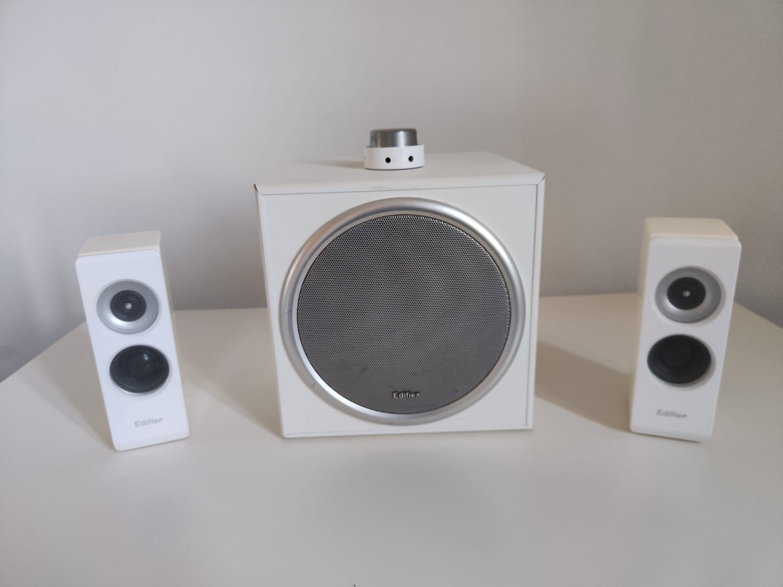 Edifier 1 — Postimages