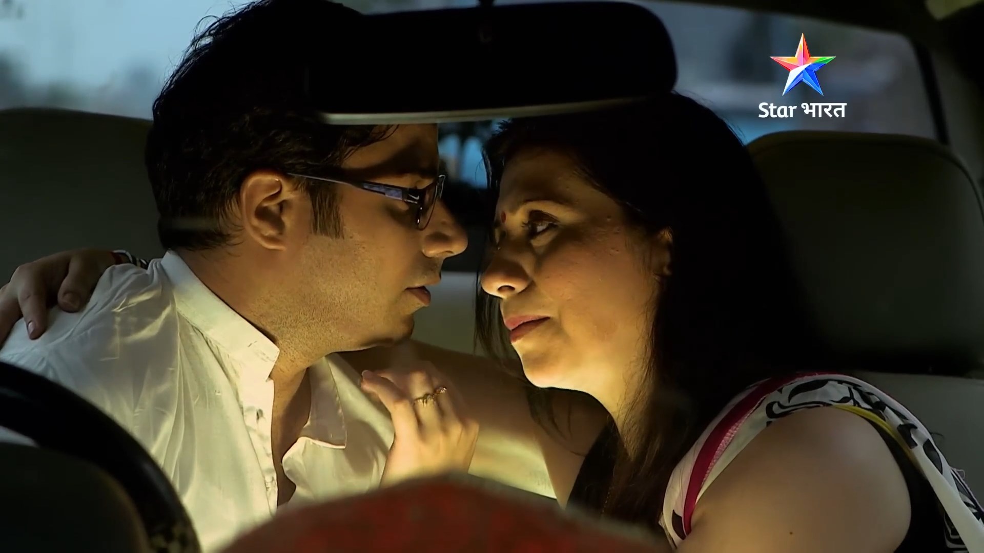 Anajali Rana hot seducing scenes in red saree savdhaan india mp4 snapshot 02 10 586 — Postimages